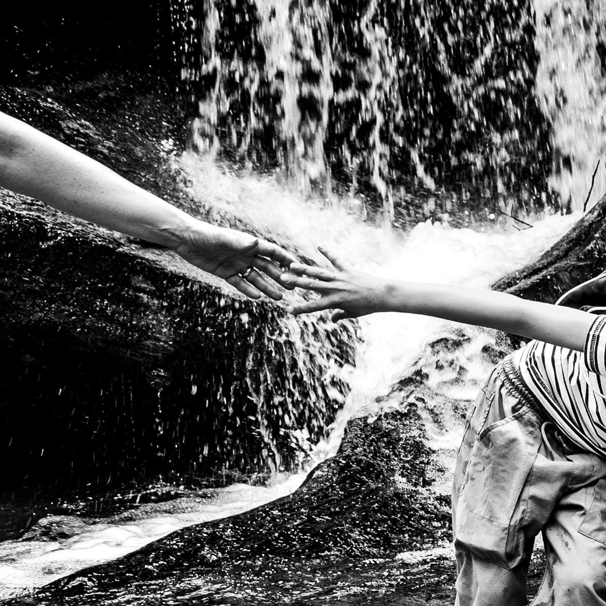 Mother's helping hand - Adrian Schaub photography