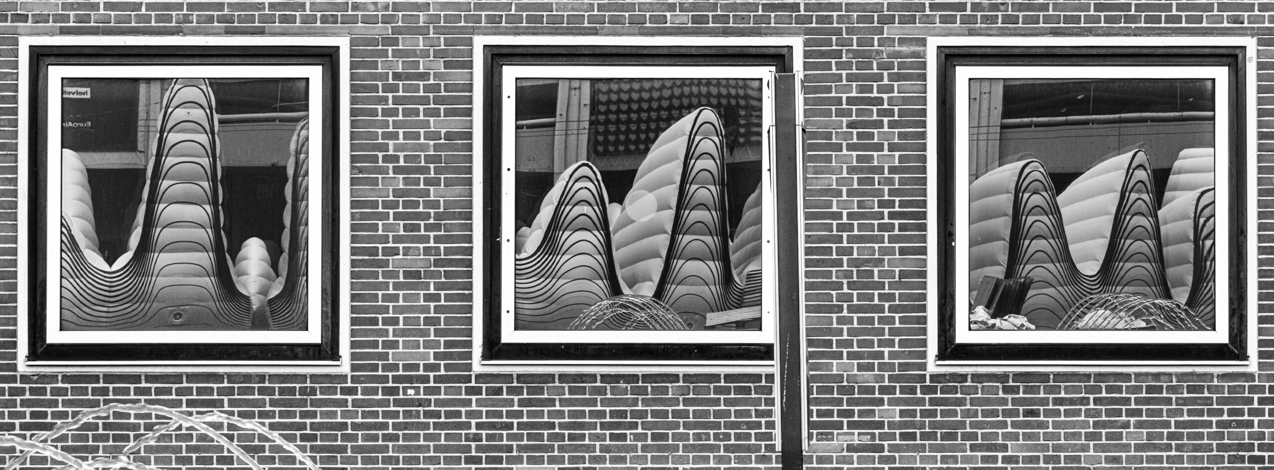 Waves and bricks (2025) - Adrian Schaub photography